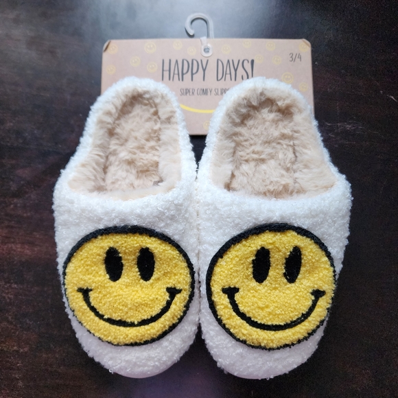 Happy Days | Shoes | Smiley Face Slippers Happy Days Brand The Original ...